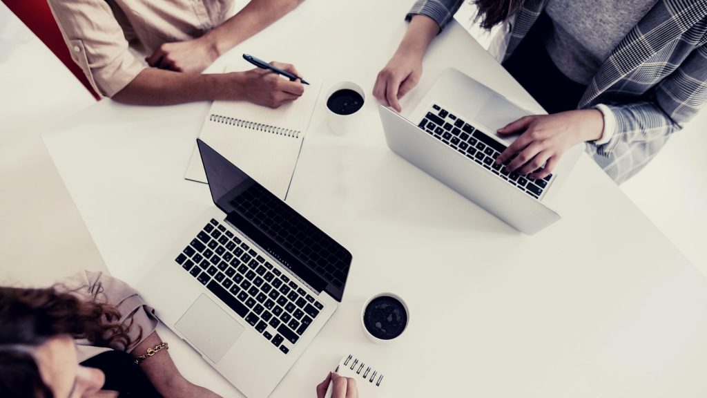 Virtual Assistants vs Remote Employees: Deciding the Best Fit for Your ...